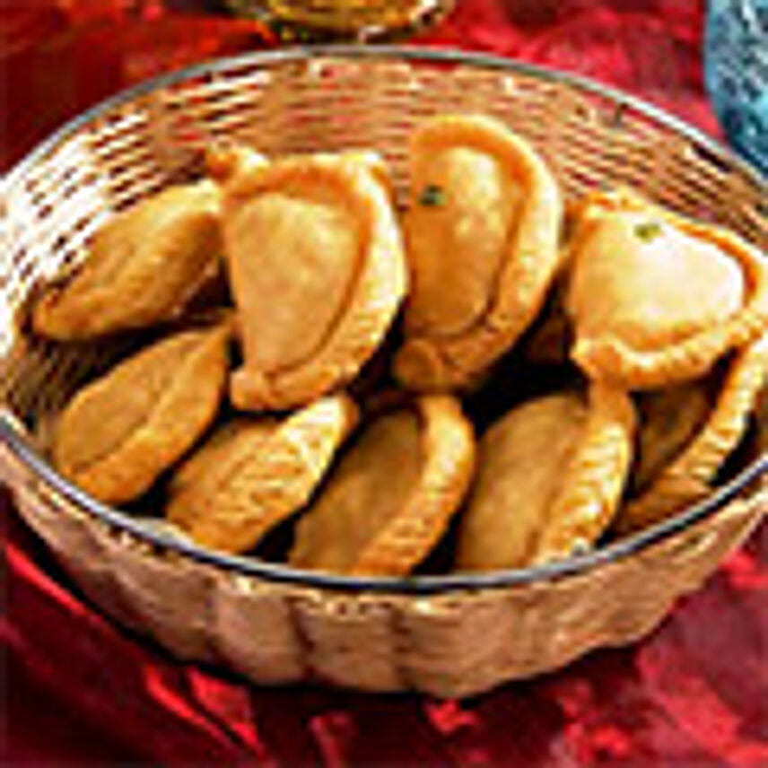Order 500gm Gujiya Pack Online | Same-Day Delivery UAE - Fnp.ae