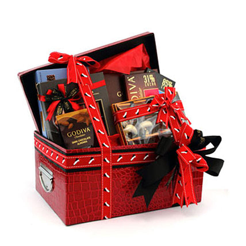 Order UAE NATIONAL DAY EXTRAVAGANT HAMPER Online | Same-Day Delivery ...