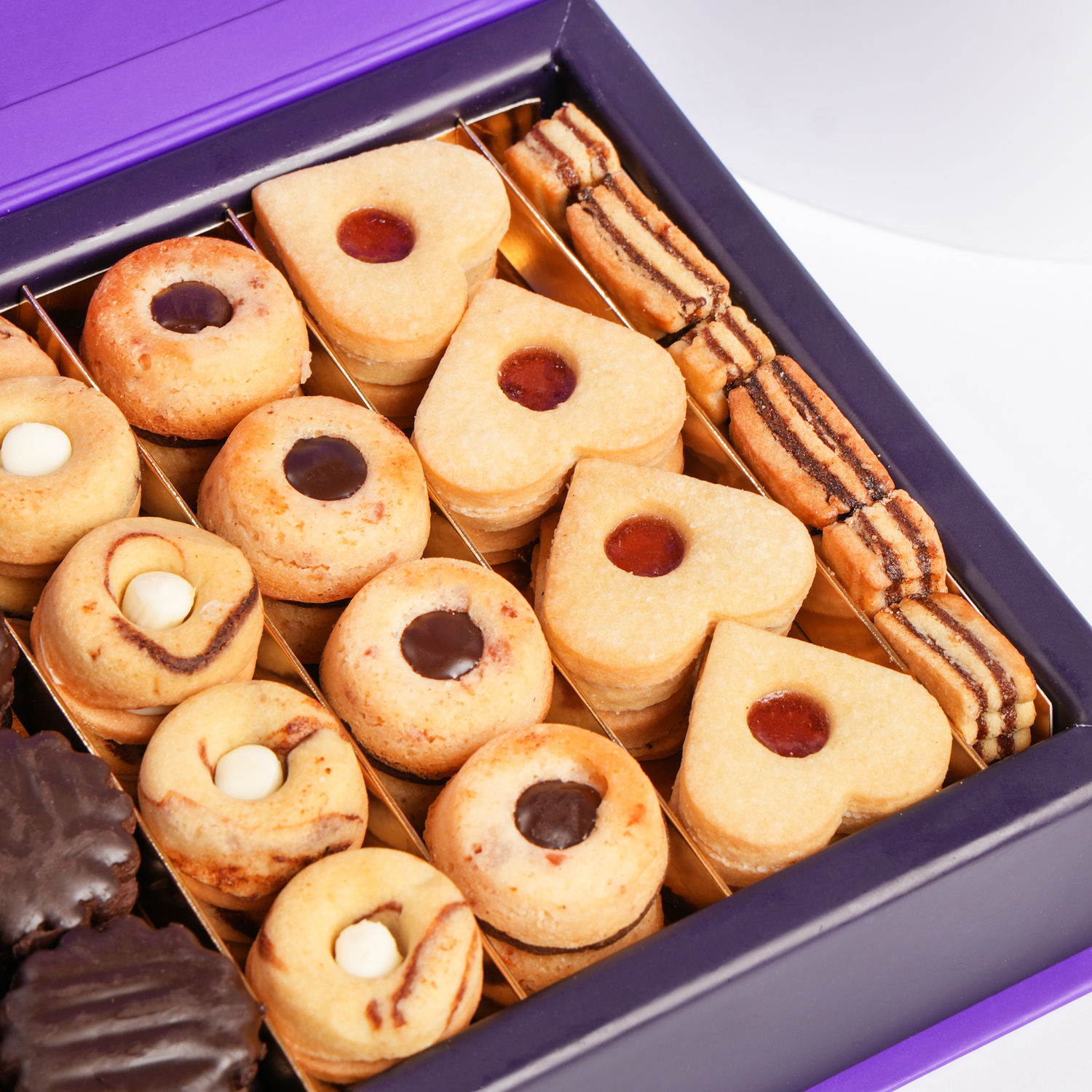 Order Petit Four Medium Gift Box By Wafi Online | Same-Day Delivery UAE ...