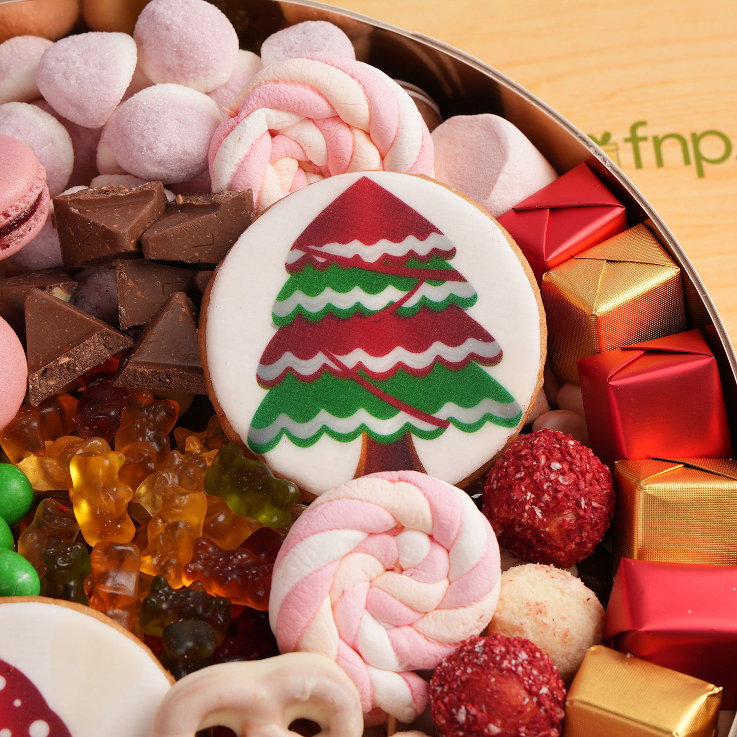 Order Christmas Treat Round Box Online | Same-Day Delivery UAE - Fnp.ae