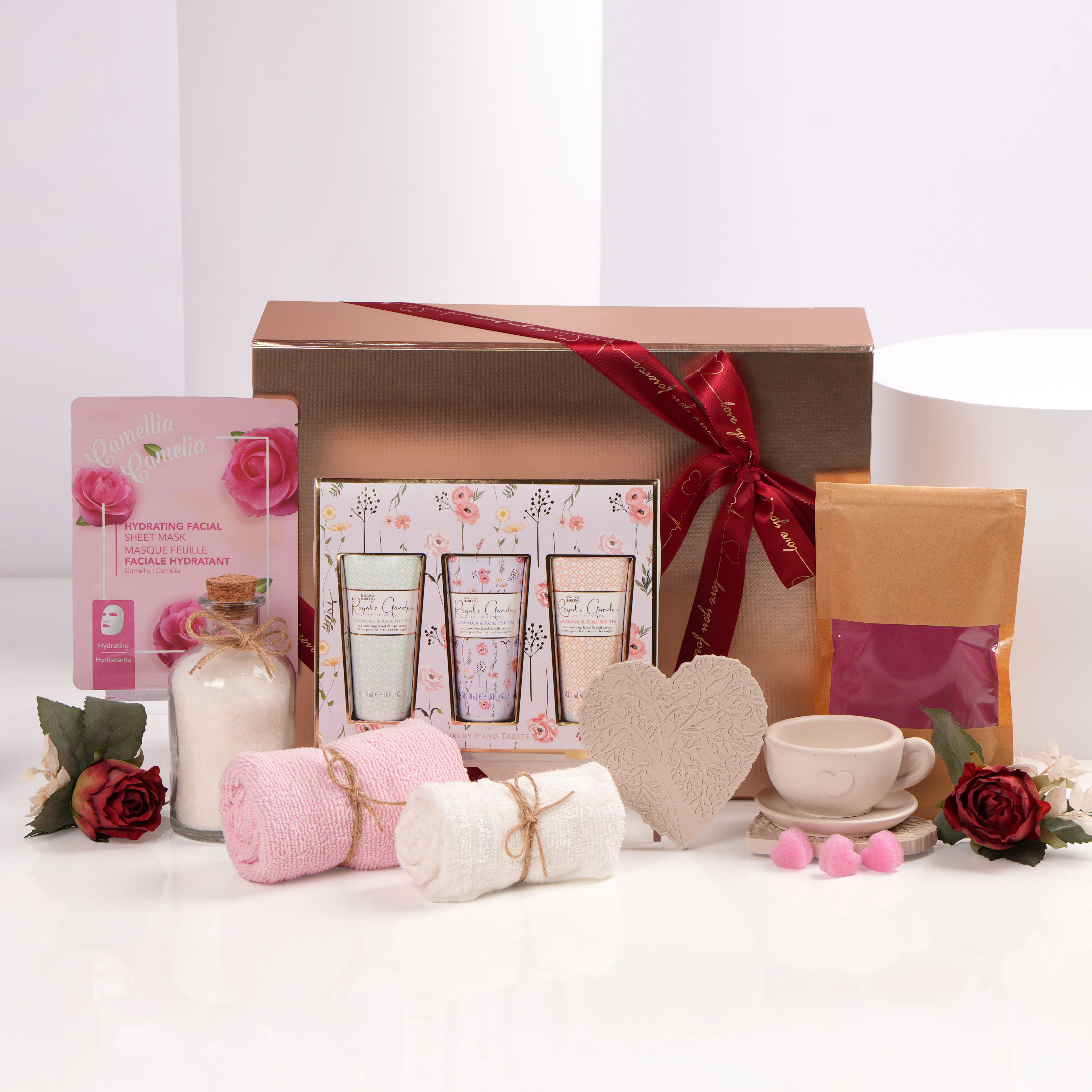 Order Petals And Pampering Hamper Online | Same-Day Delivery UAE - Fnp.ae